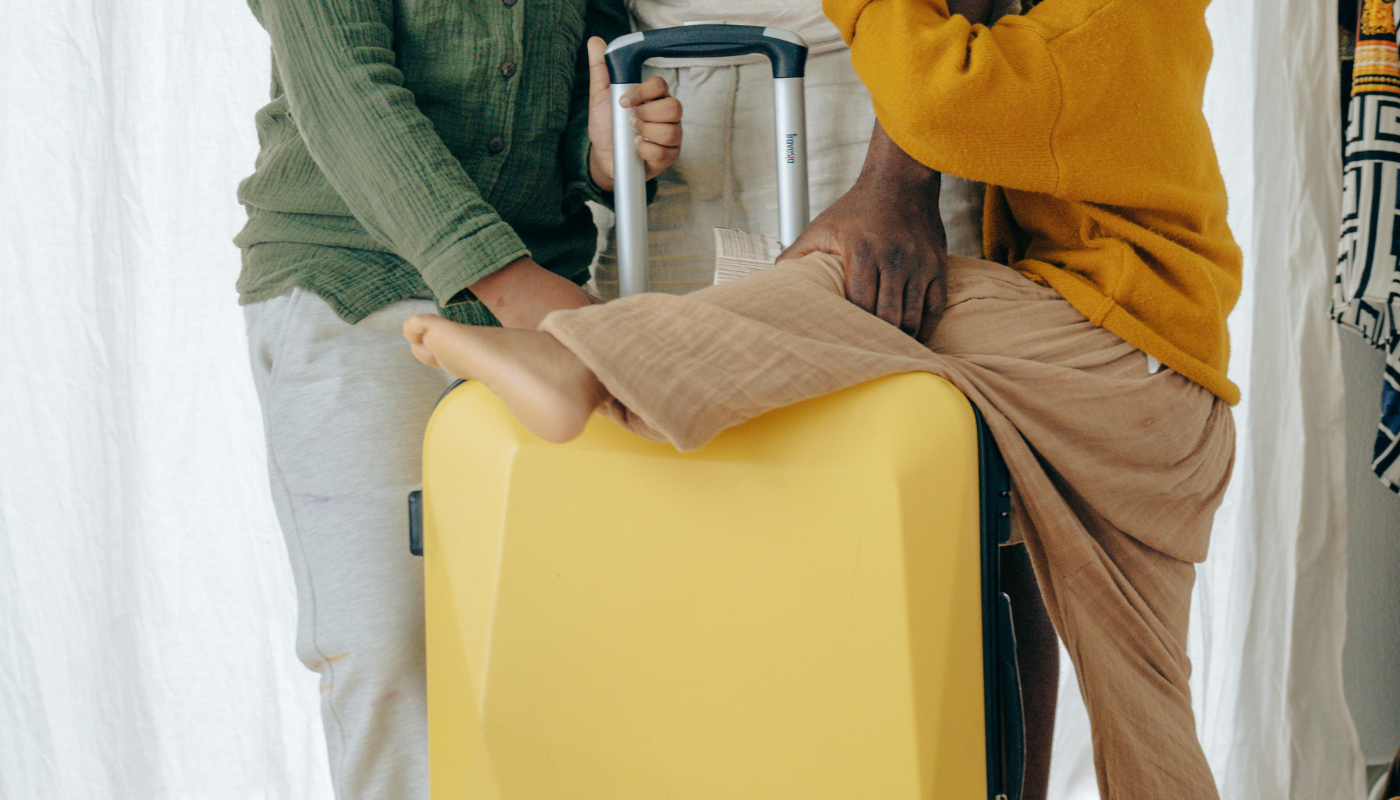 Dark vs. Light Luggage Colours: Pros and Cons for Frequent Travellers ...